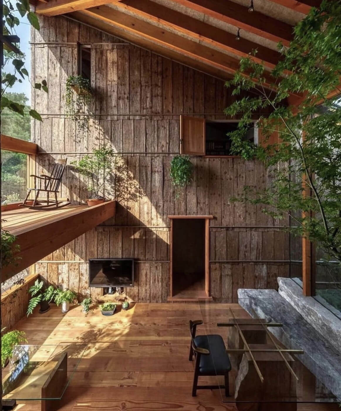 Relax with us while enjoying the nature of the Earth House – Session Goods